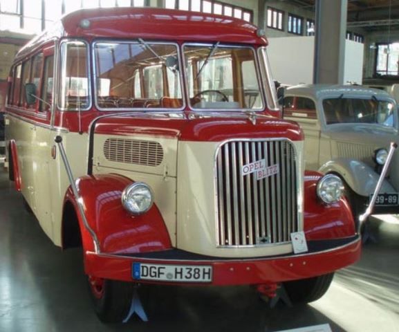 Which version of Opel Blitz bus is this? - Vehicle Discussion ...