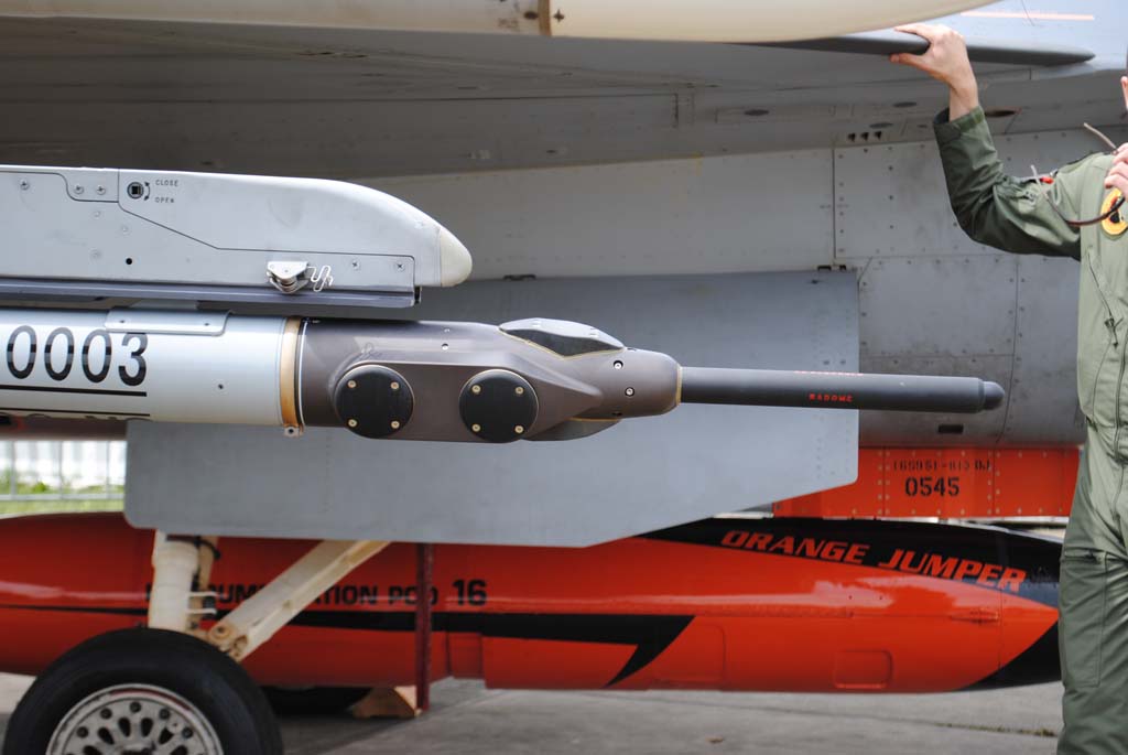 General Dynamics F-16 Fighting Falcon - Jet & Rocket engined Aircraft ...