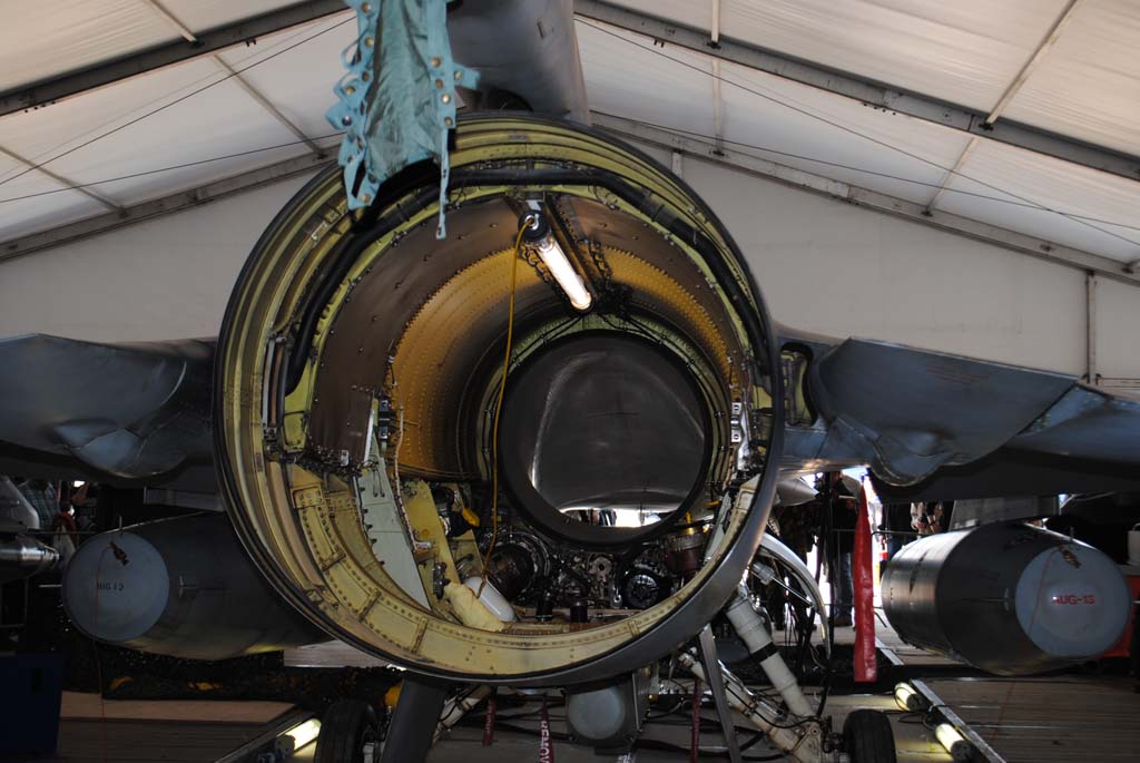 General Dynamics F-16 Fighting Falcon - Jet & Rocket engined Aircraft ...
