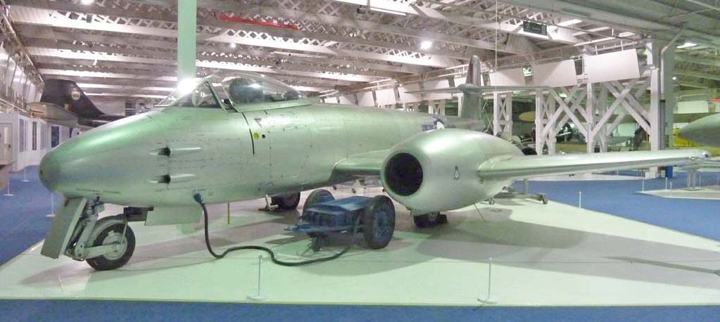 Gloster Meteor T.Mk.7/7.5 start-up procedures - Aircraft Cold War ...