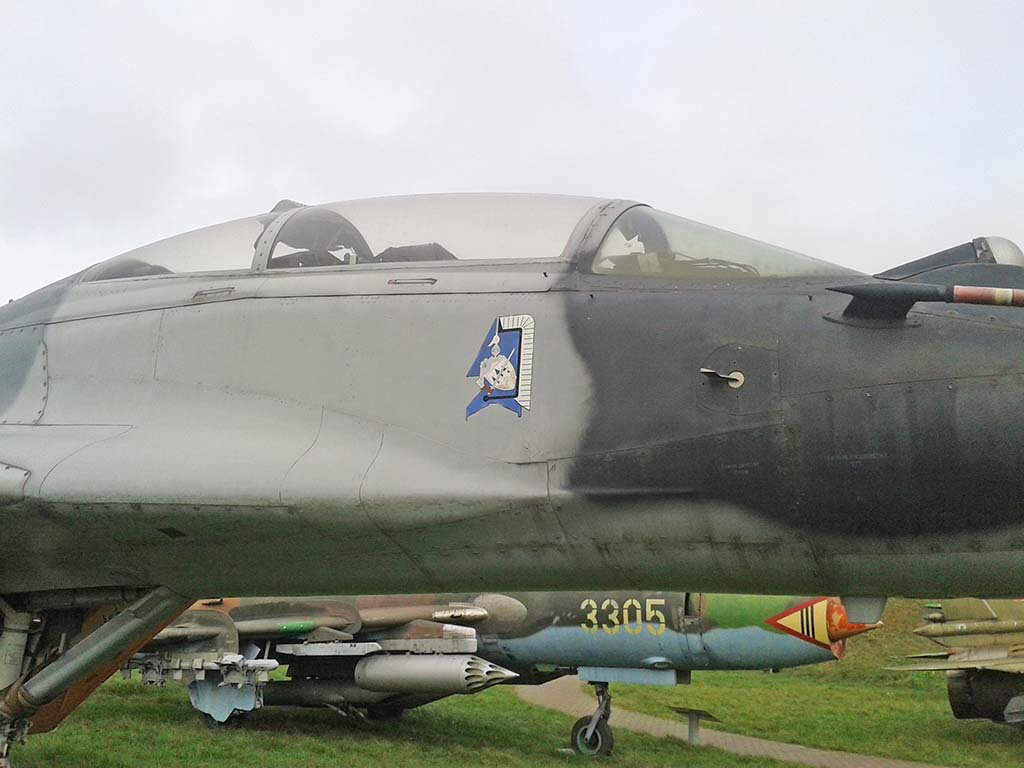 Mikoyan-Gurevich MiG-29UB Fulcrum-B Trainer - Jet & Rocket engined ...