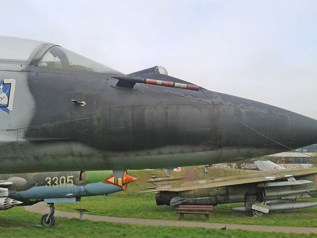 Mikoyan-Gurevich MiG-29UB Fulcrum-B Trainer - Jet & Rocket engined ...
