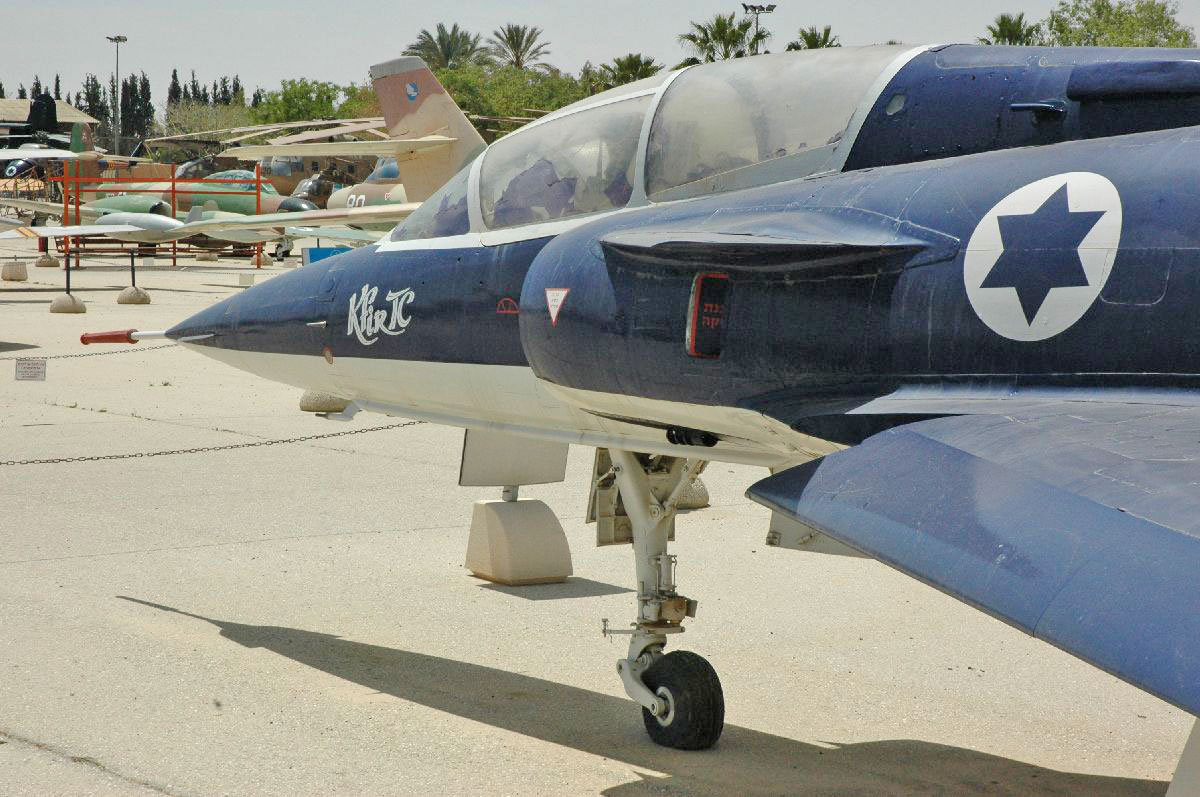 Dassault Mirage IIIBJ - Jet & Rocket engined Aircraft - Britmodeller.com