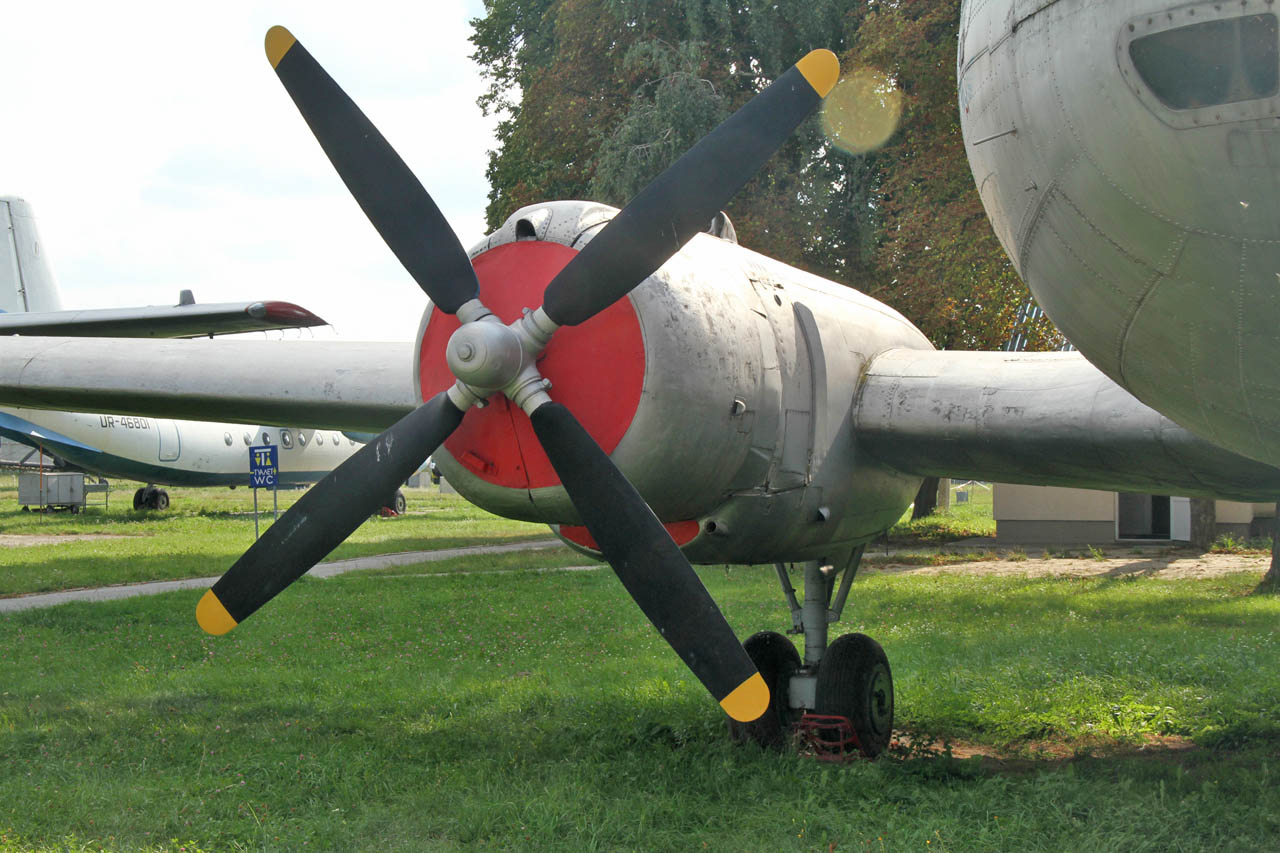 Ilyushin Il-14 - Crate - Propeller engined Aircraft - Britmodeller.com
