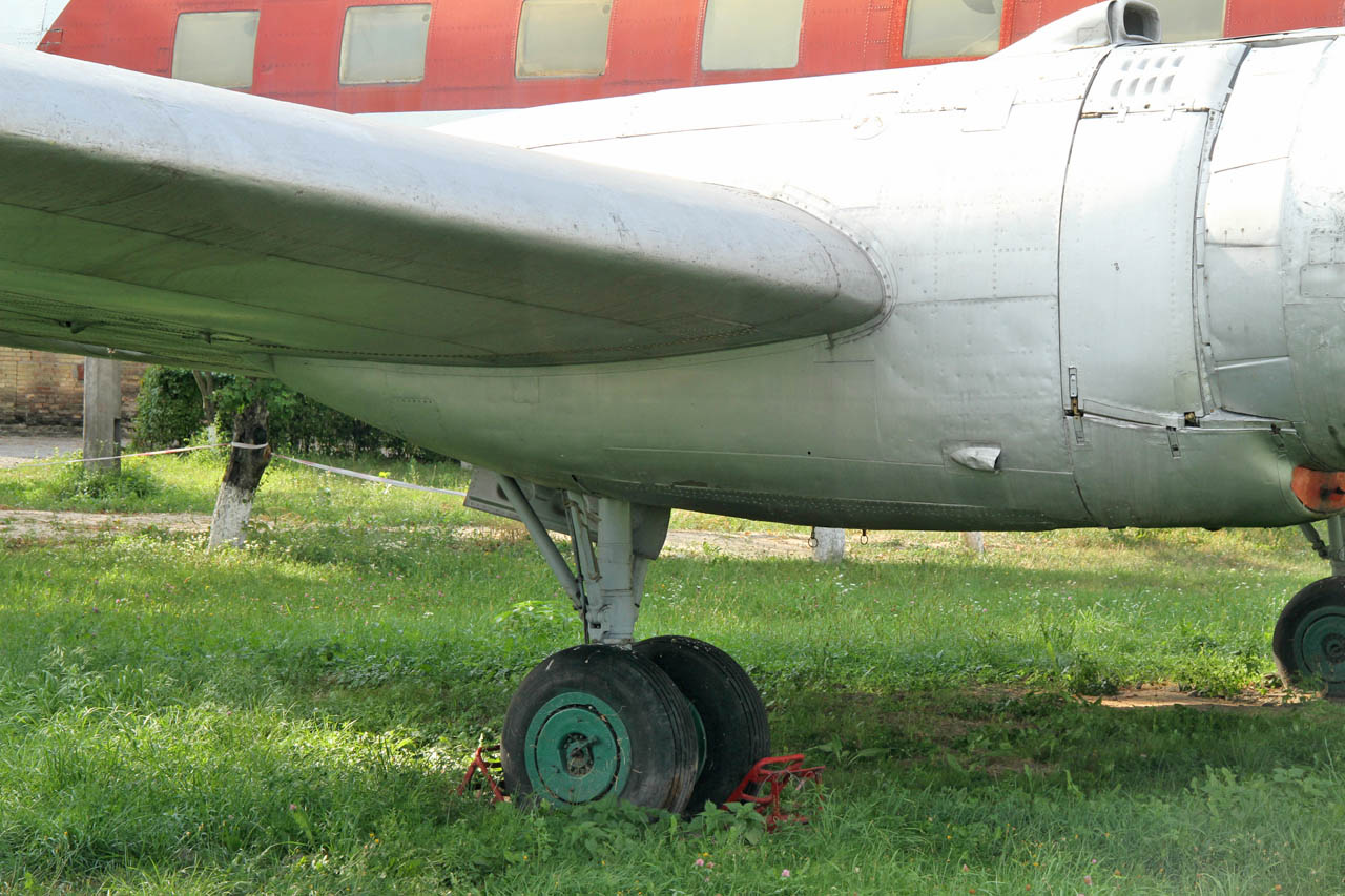 Ilyushin Il-14 - Crate - Propeller engined Aircraft - Britmodeller.com
