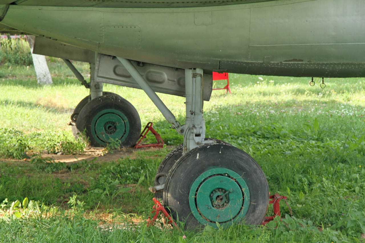 Ilyushin Il-14 - Crate - Propeller engined Aircraft - Britmodeller.com