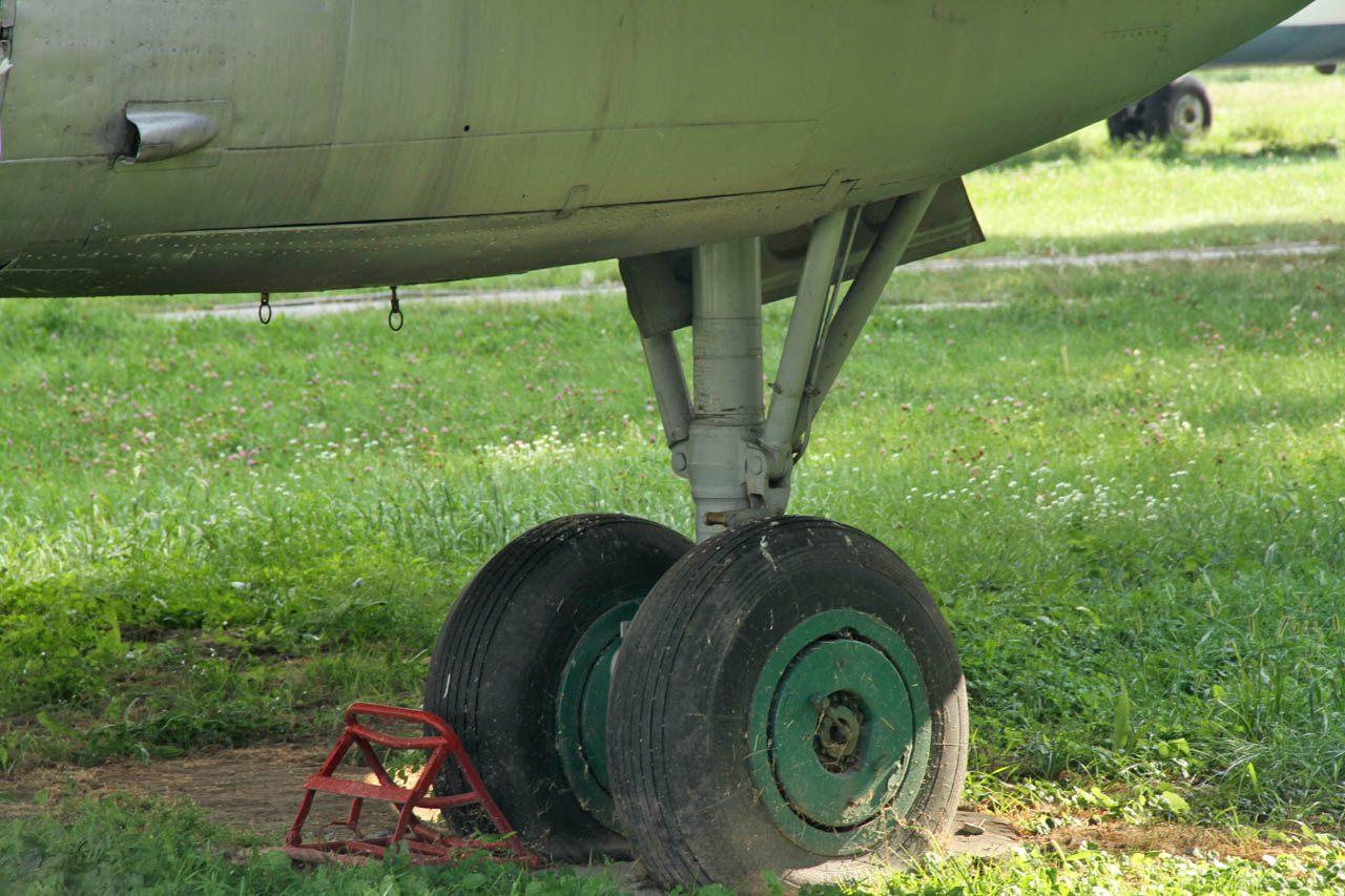 Ilyushin Il-14 - Crate - Propeller engined Aircraft - Britmodeller.com