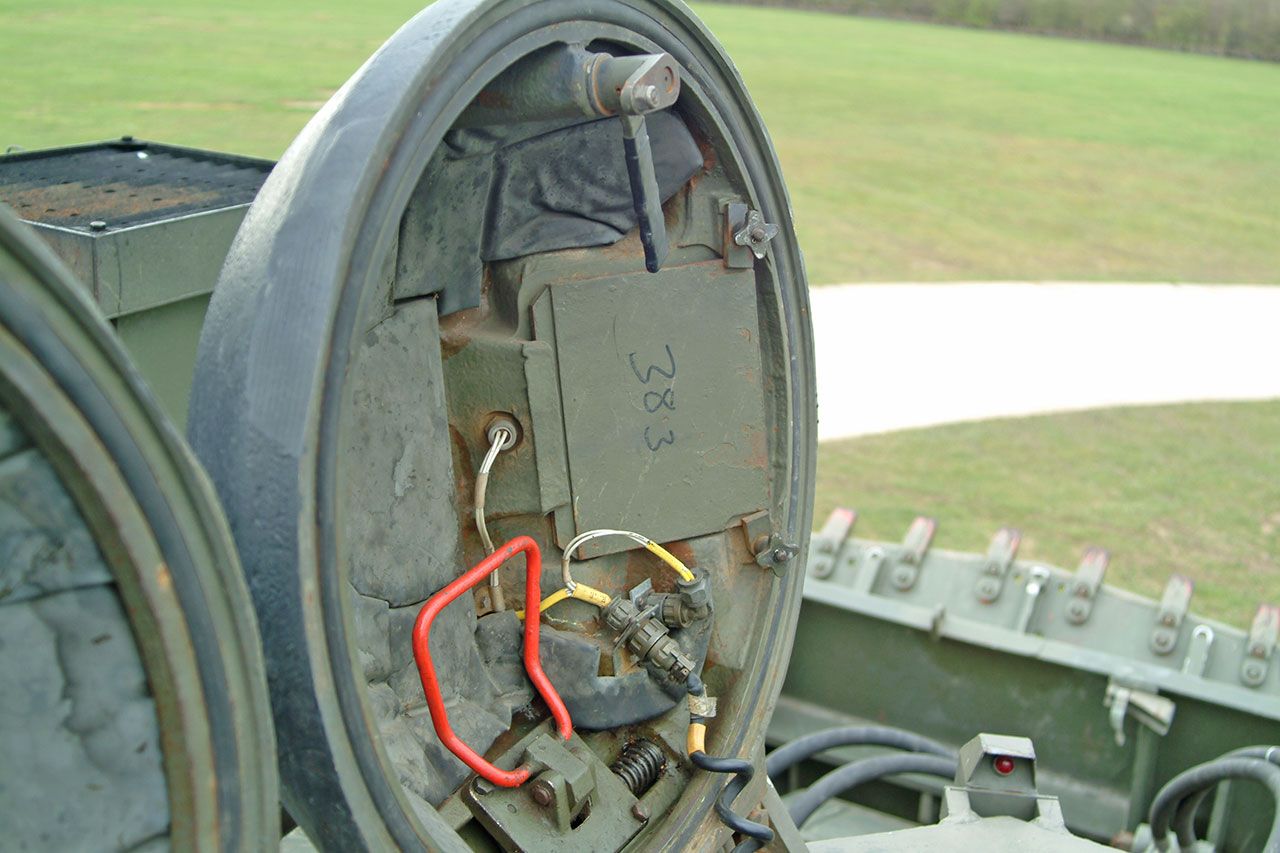 Royal Ordnance Factory FV180 Combat Engineer Tractor - AFV Walkarounds ...