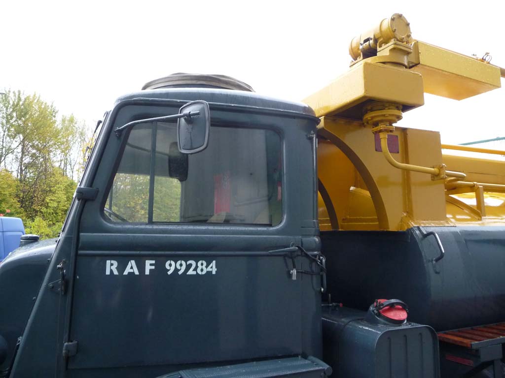 Bedford QL Aircraft Refueller - AFV Walkarounds - Britmodeller.com