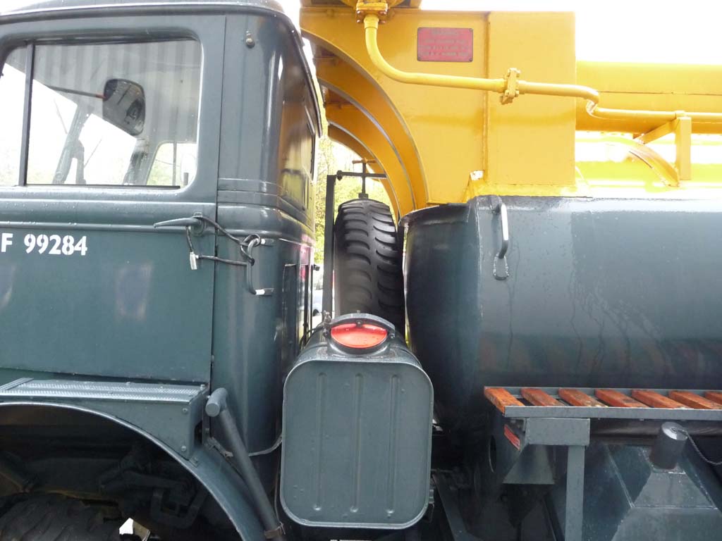 Bedford QL Aircraft Refueller - AFV Walkarounds - Britmodeller.com