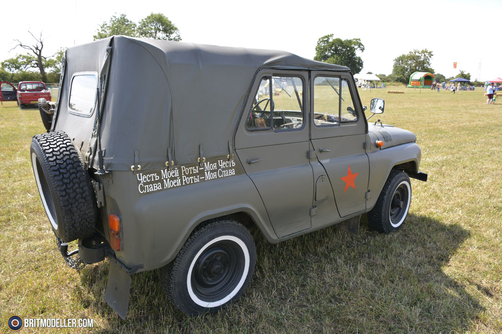 UAZ-469 off-road military light utility vehicle - AFV Walkarounds ...